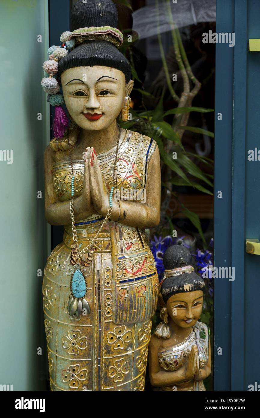 Traditional Japanese handicraft statue, kamakura, japan Stock Photo - Alamy