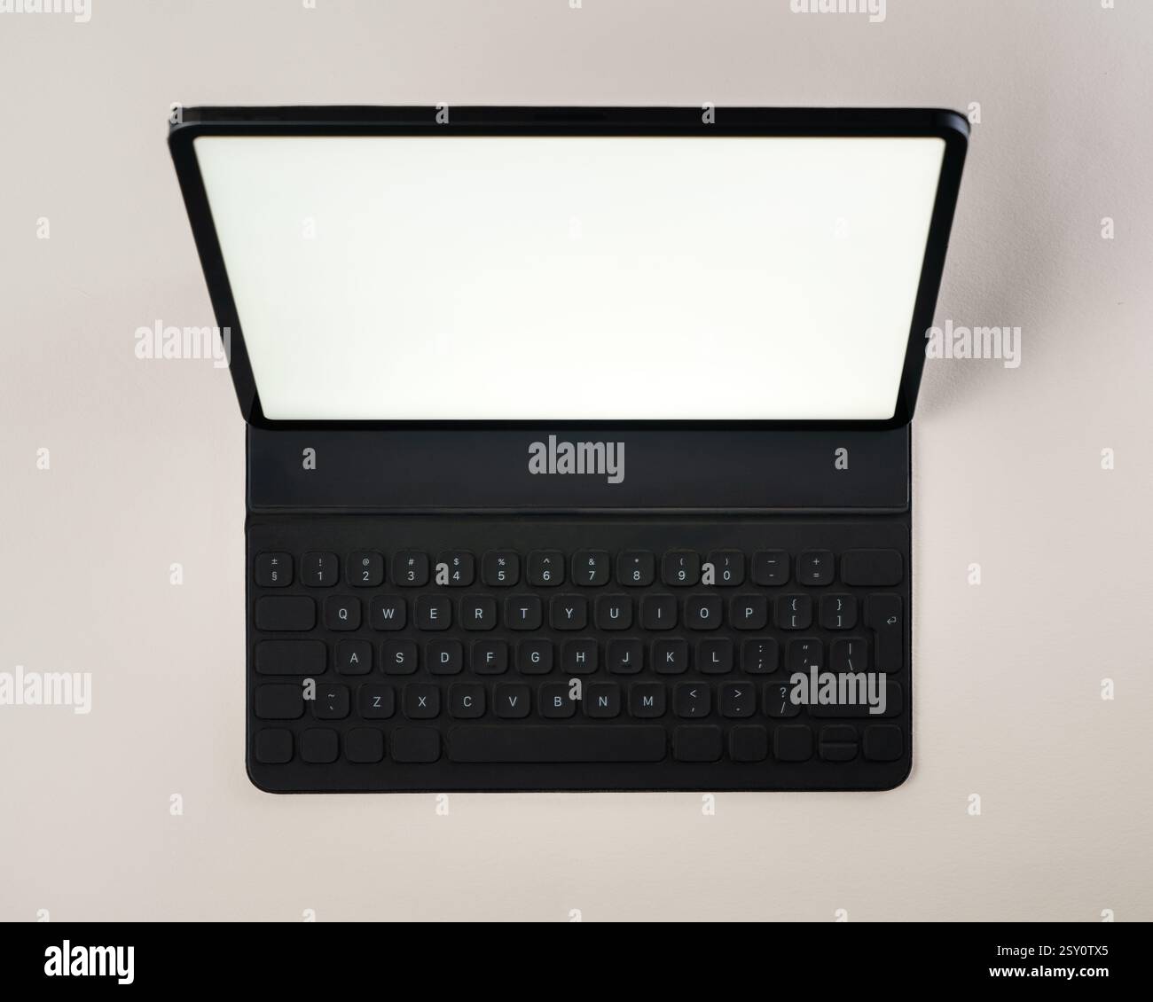 Laptop empty screen mockup isolate white background graphic tablet ...