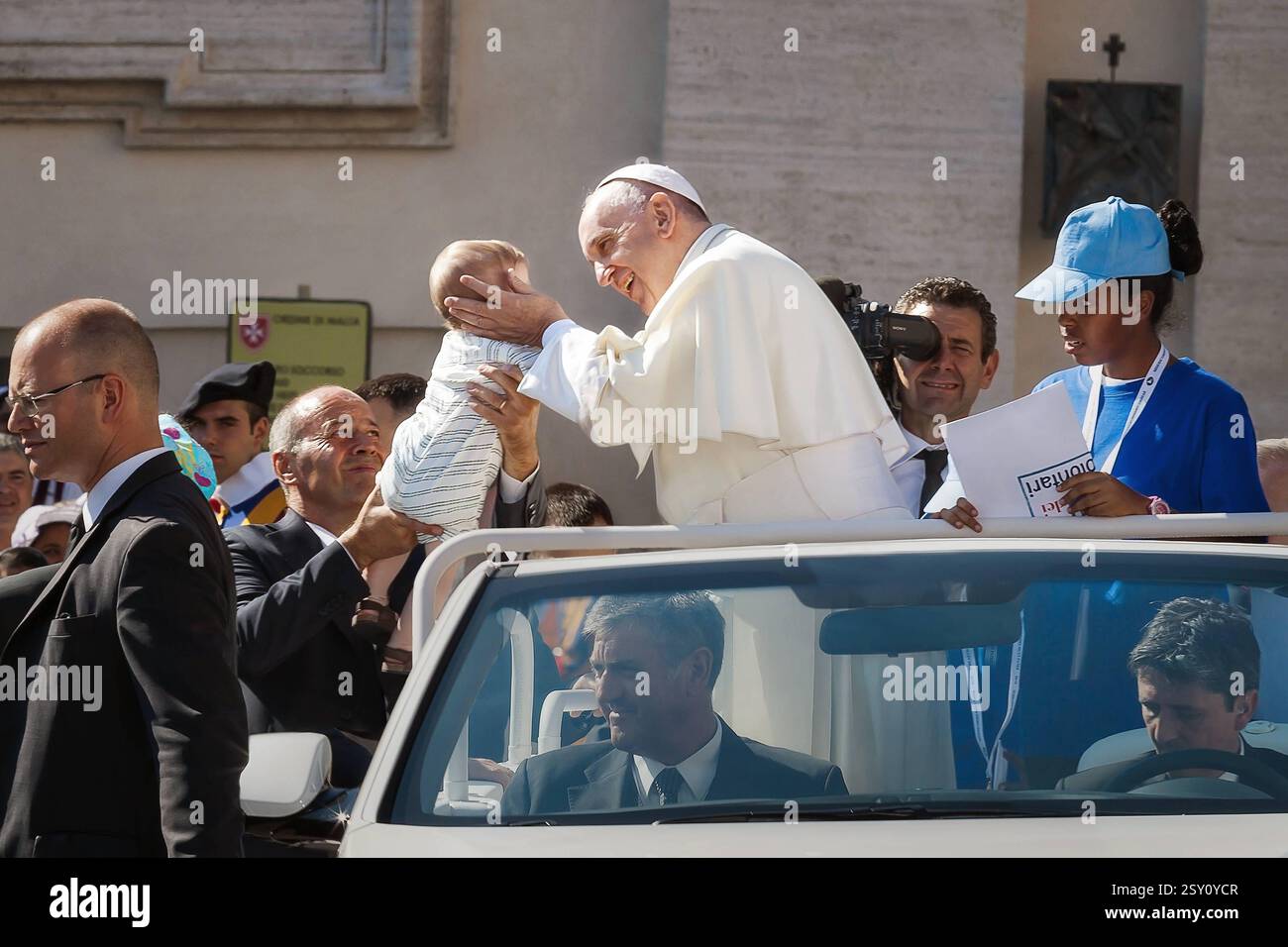 Pope Francis embraces a newborn VATICAN - September 3, 2016: We are in ...