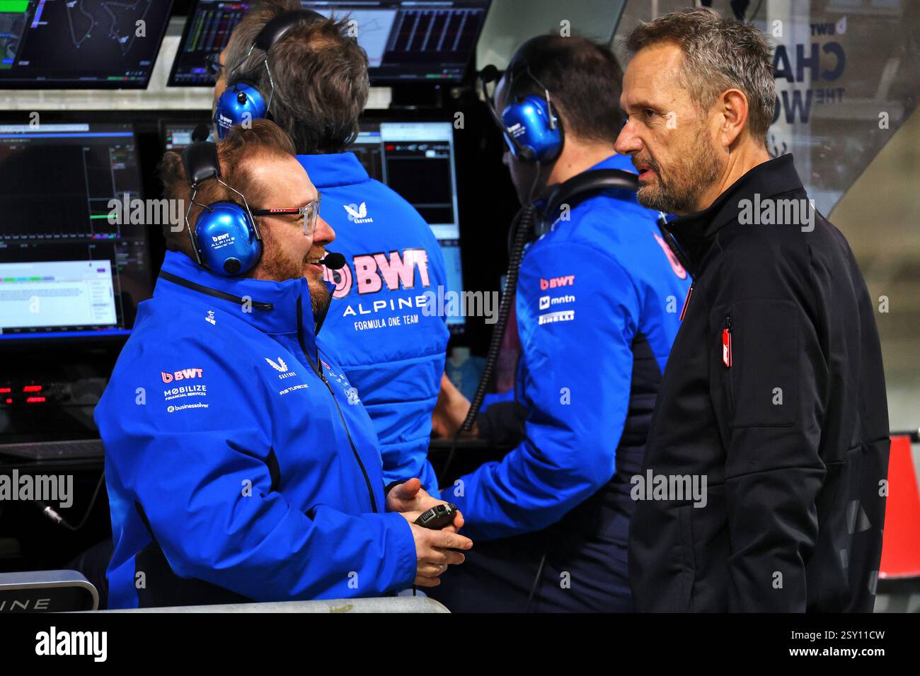 (L to R): Dave Greenwood (GBR) Alpine F1 Team Racing Director with ...
