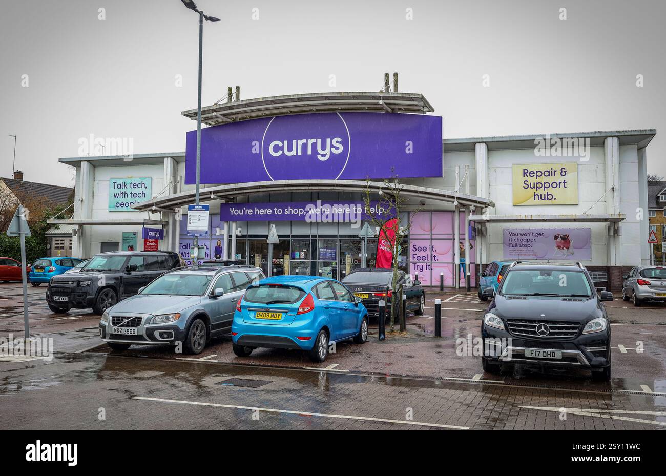 Currys electronics superstore in Century Retail Park, Watford, England ...