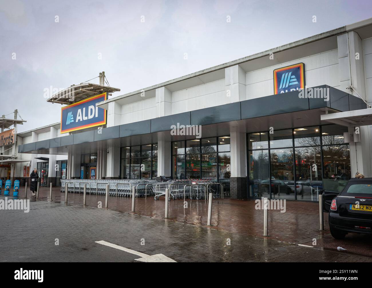 ALDI supermarket, Century Retail Park, Watford, England, UK Stock Photo ...