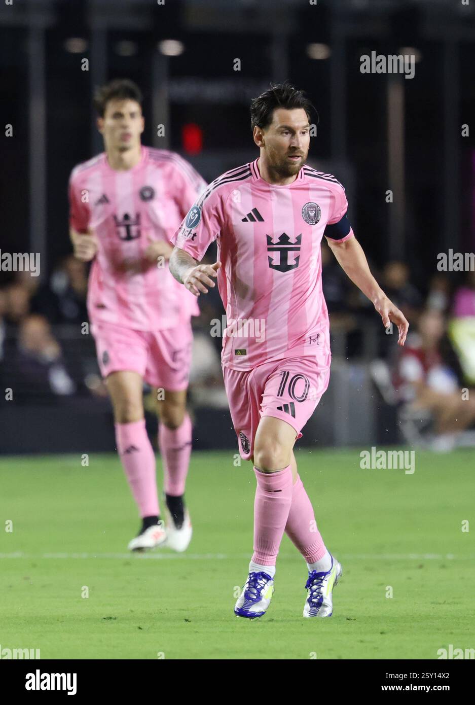FORT LAUDERDALE, FLORIDA - FEBRUARY 25: Lionel Messi #10 of Inter Miami ...