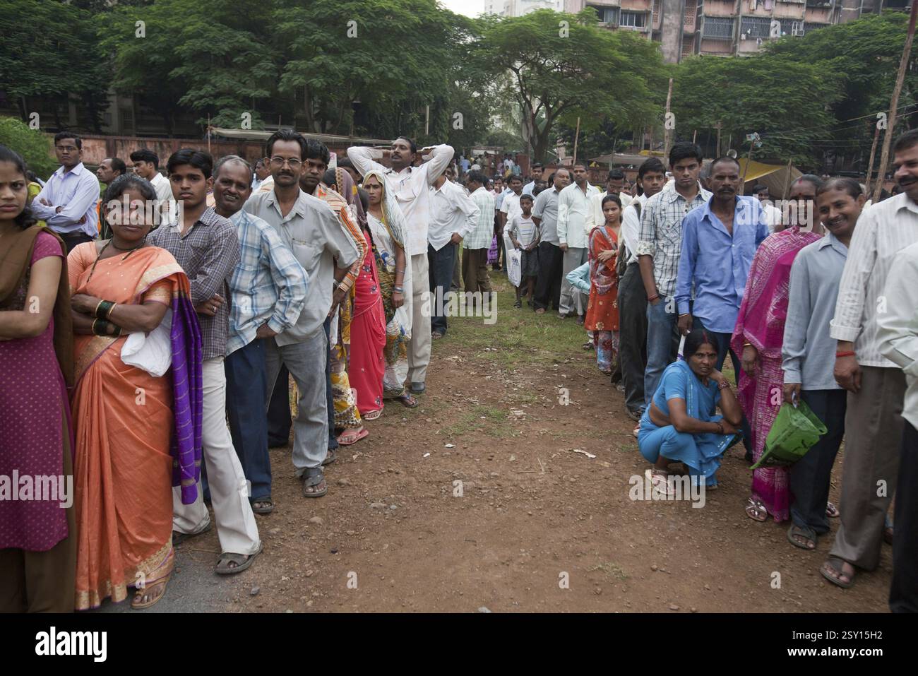 Queue polling station hi-res stock photography and images - Alamy