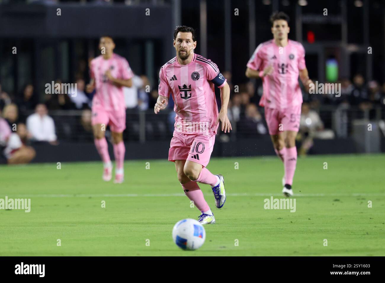 FORT LAUDERDALE, FLORIDA - FEBRUARY 25: Lionel Messi #10 of Inter Miami ...
