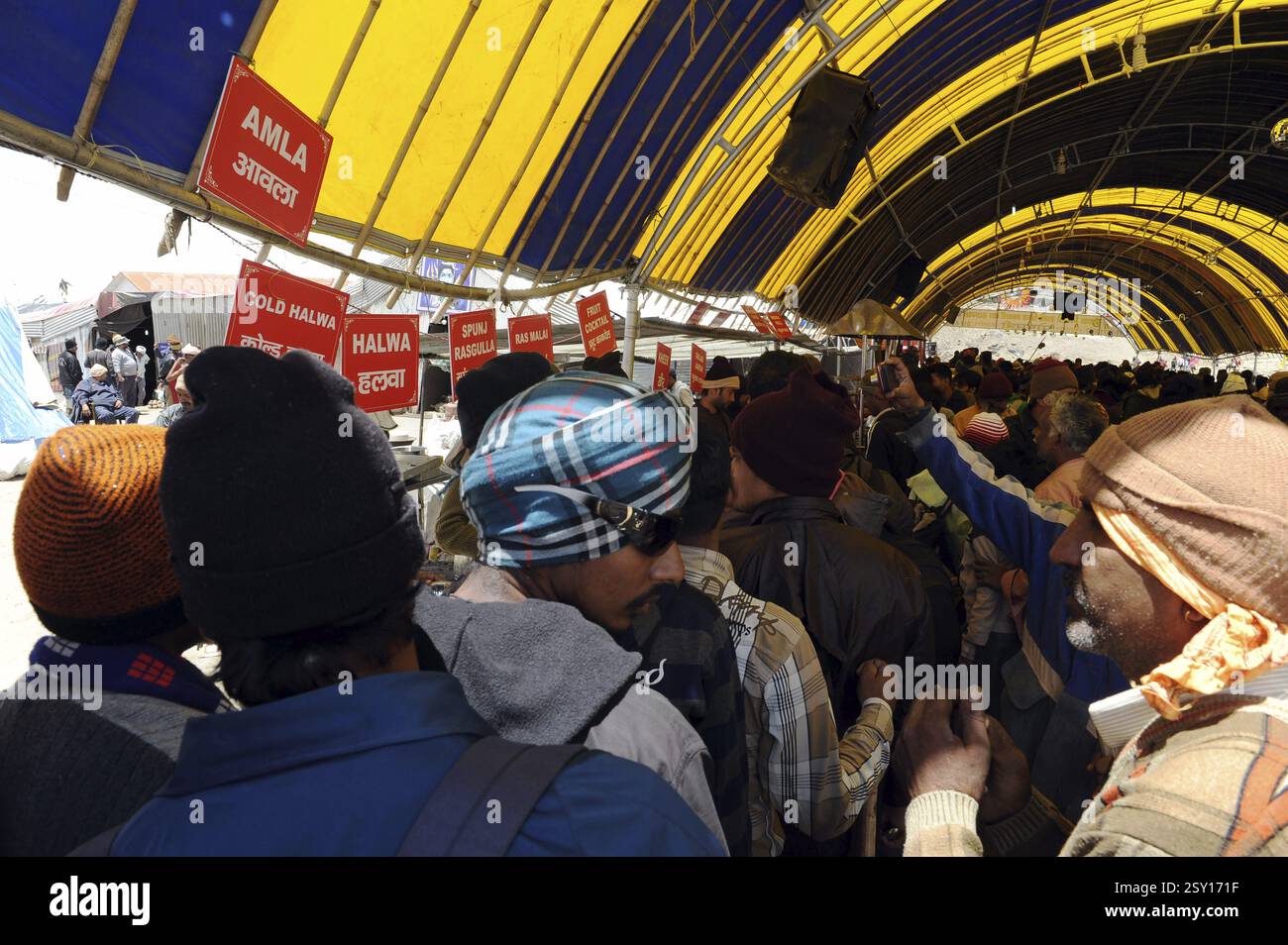 Queue for food, pabibal to panchtarni, amarnath yatra, Jammu Kashmir ...