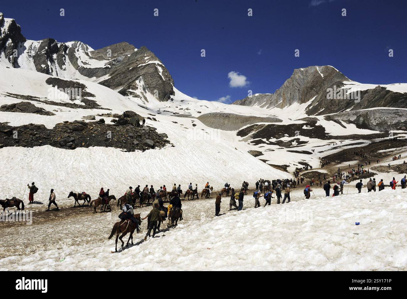 Pilgrim mahagunas pass to ganesh top, amarnath yatra, Jammu Kashmir ...