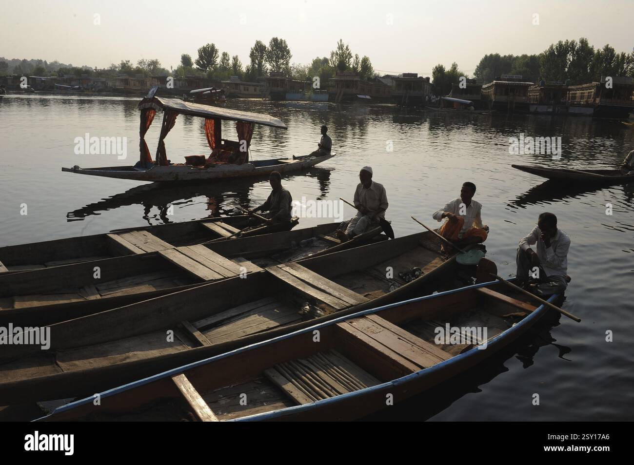 Dal lake, Srinagar, jammu Kashmir, india, asia Stock Photo - Alamy