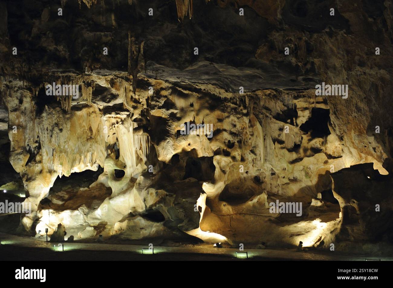 Caves geological hi-res stock photography and images - Alamy