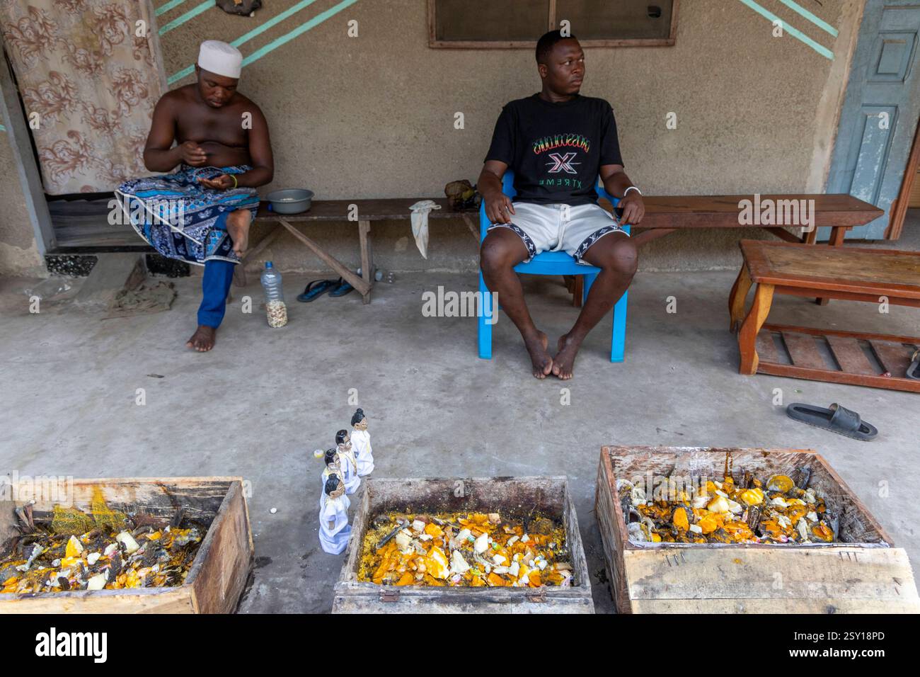 Ahnenverehrung in Benin. 14.01.2025, BEN, Benin, Atlantic, Pahou ...