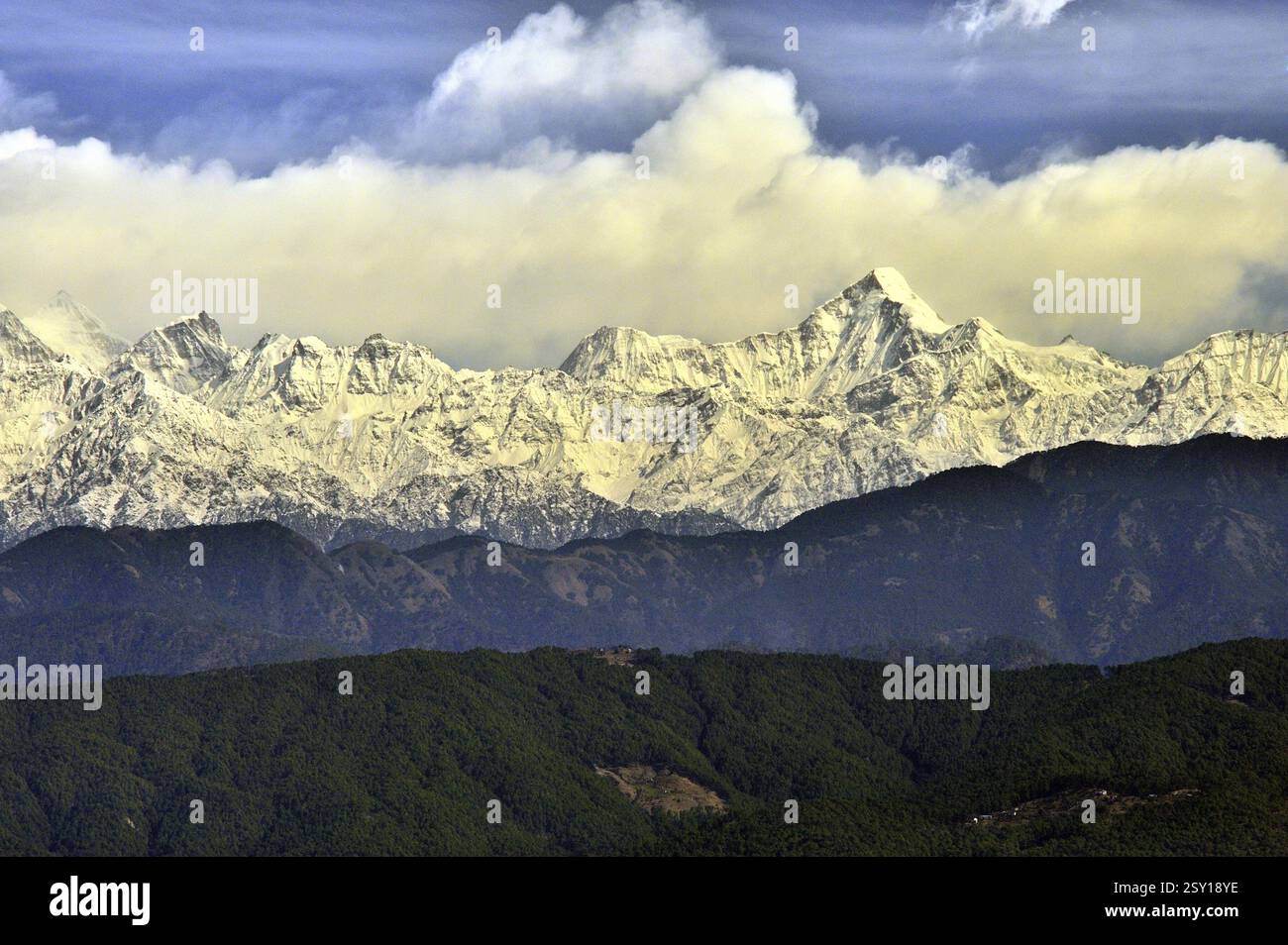Snow covered mountains of himalaya uttarakhand India Asia Stock Photo ...