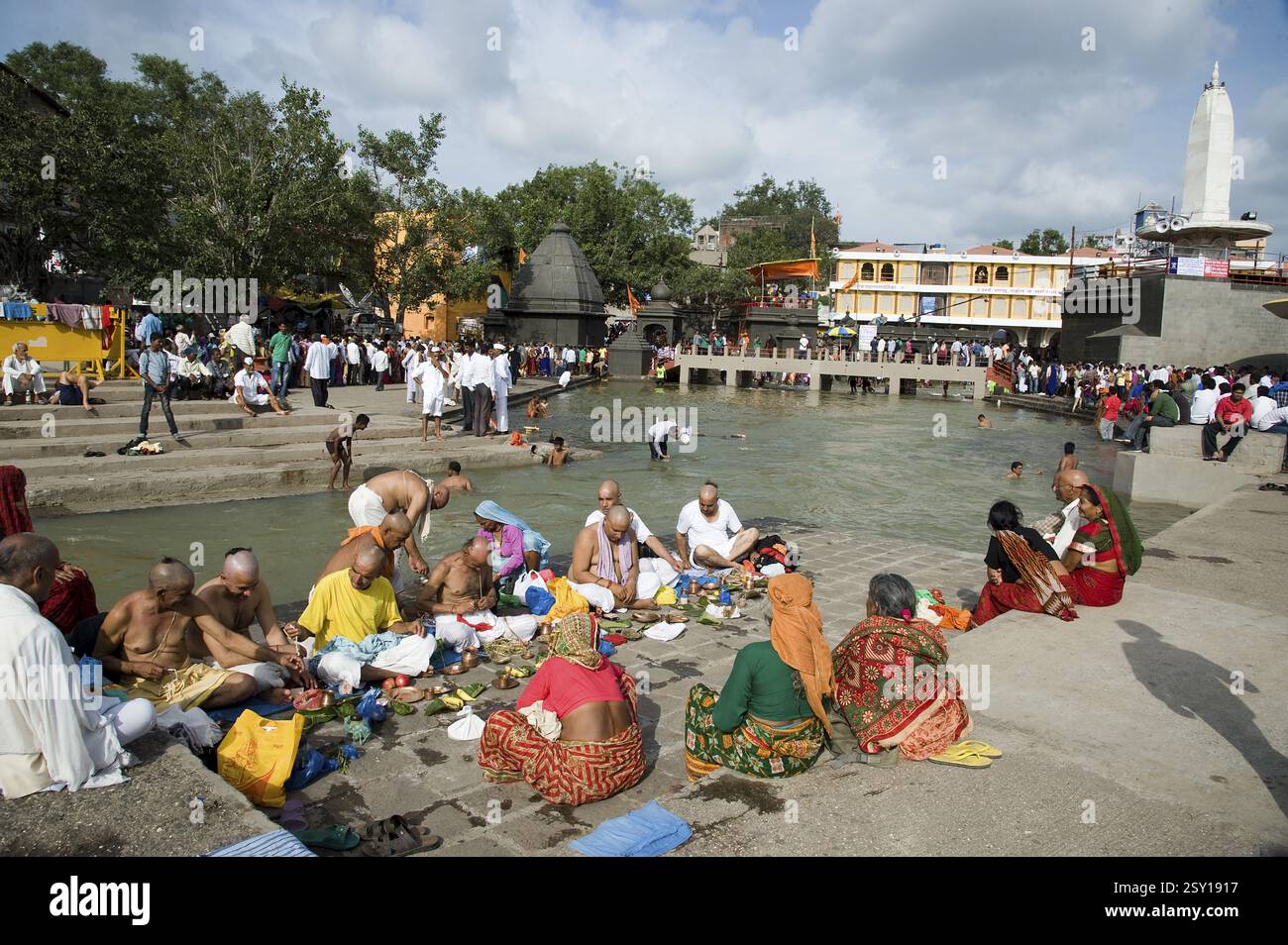 Pitru pooja hi-res stock photography and images - Alamy