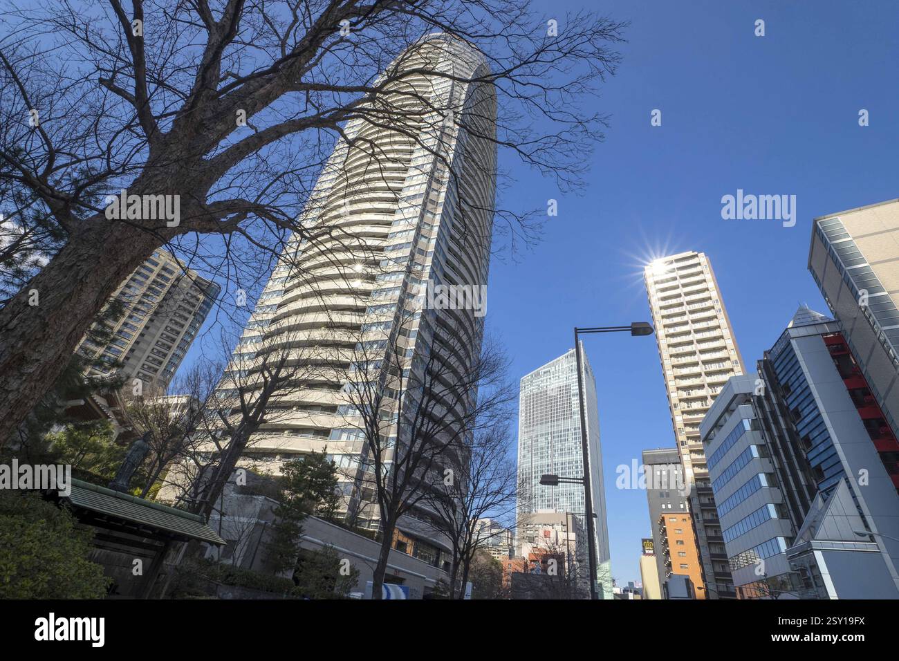 Street lamps tokyo hi-res stock photography and images - Alamy