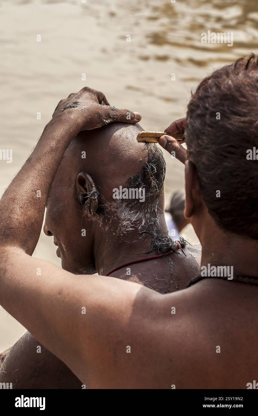 Barber shaving head ganga river, varanasi ghat, uttar pradesh, india ...