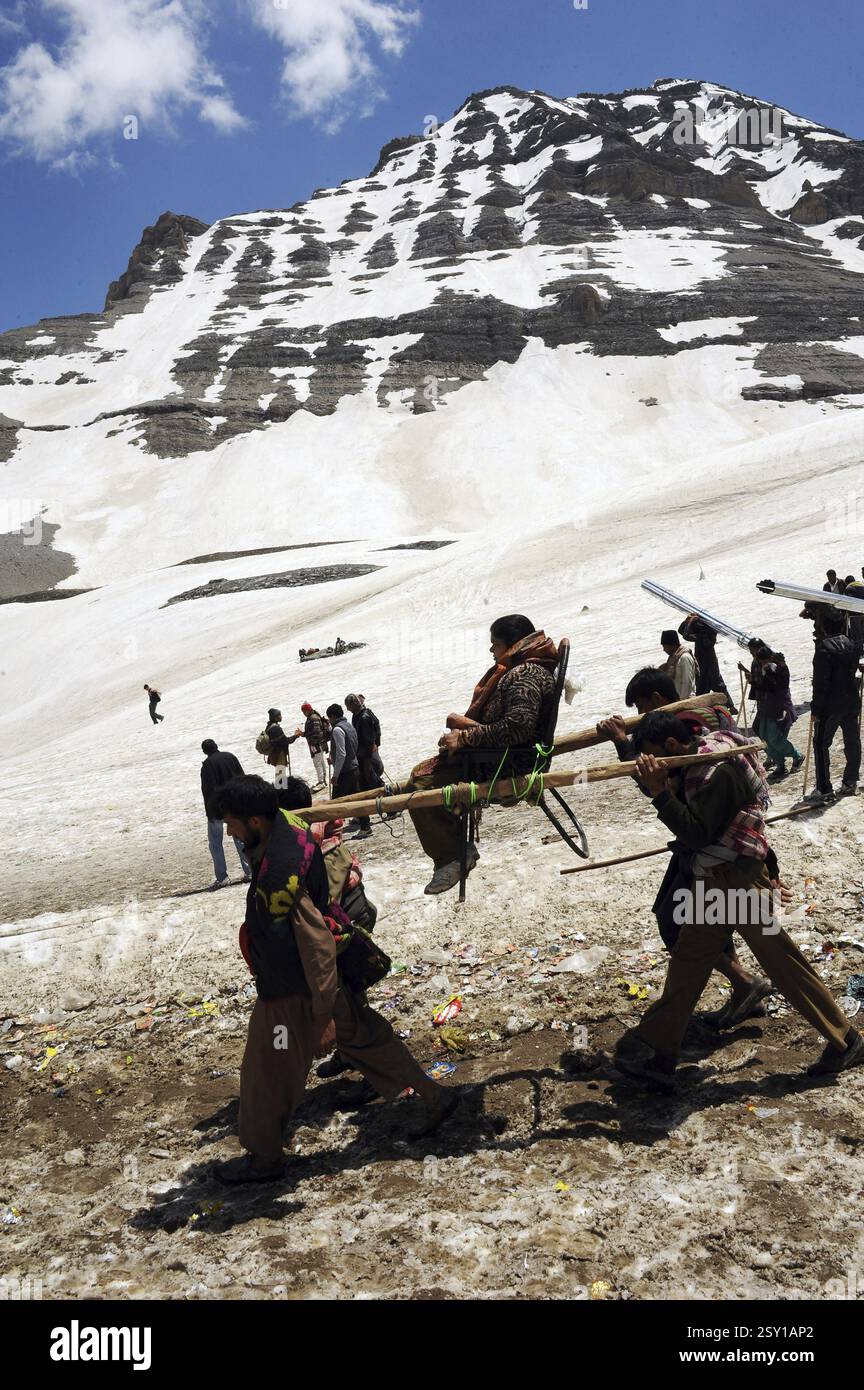 Pilgrim mahagunas pass to ganesh top, amarnath yatra, Jammu Kashmir ...