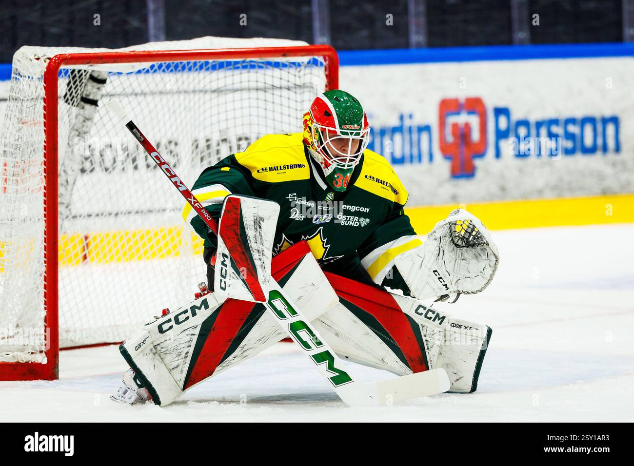 250226 Östersunds målvakt Carl Lidö inför ishockeymatchen i ...