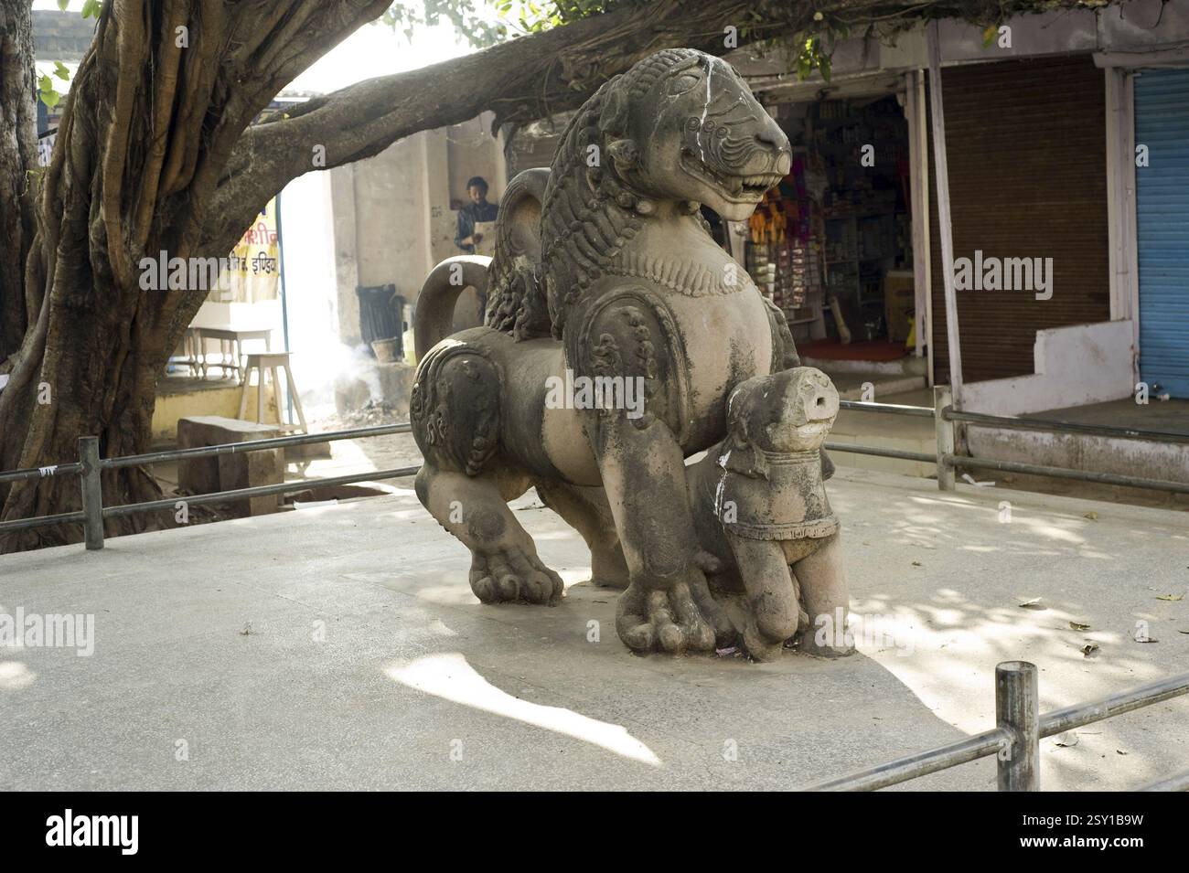 Statue of lion at jaunpur uttar pradesh India Stock Photo - Alamy