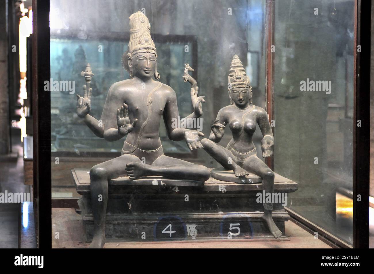 Bronze statue of Vishnu chola dynasty in meenakshi temple madurai ...