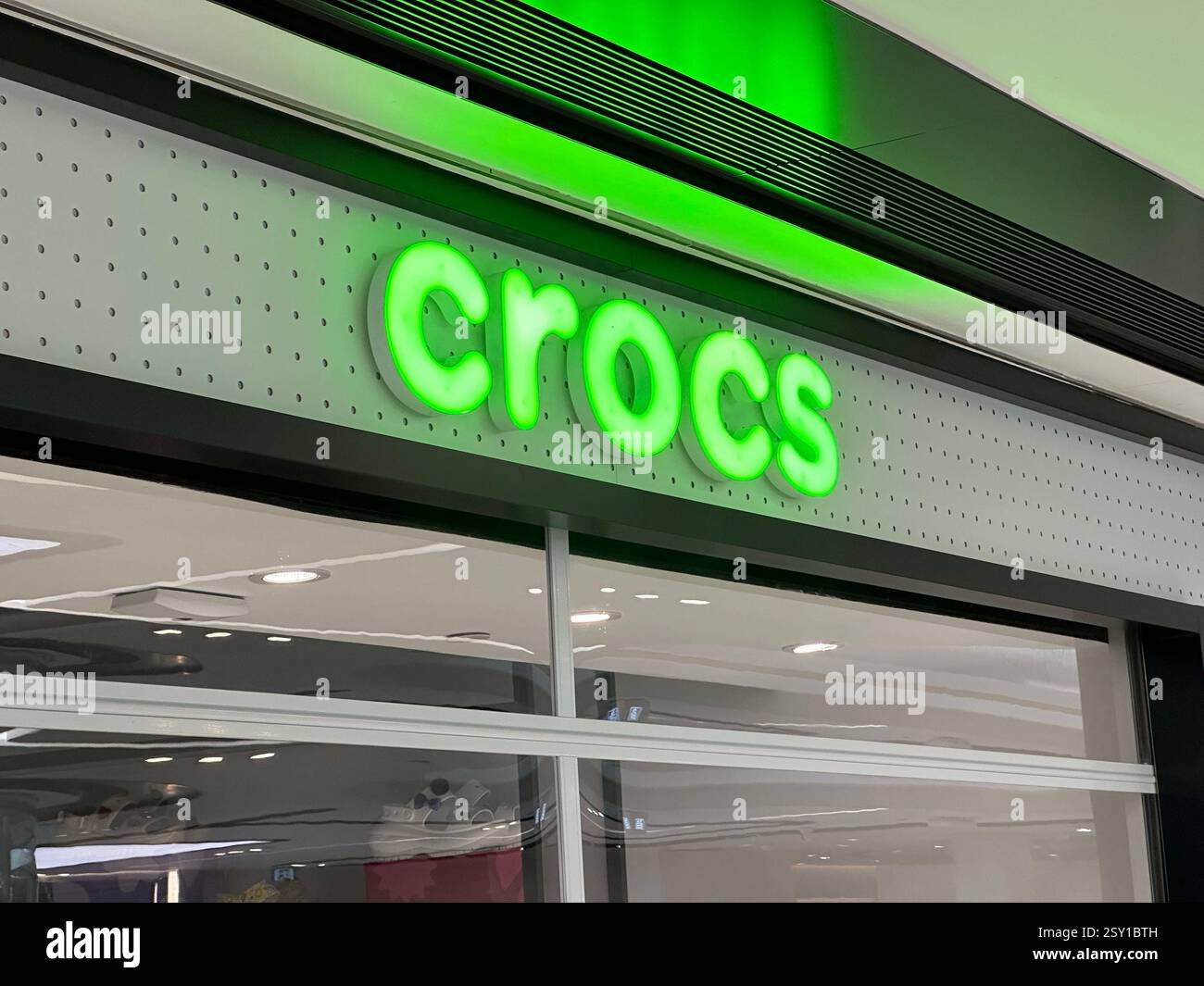 Crocs logo hi-res stock photography and images - Alamy