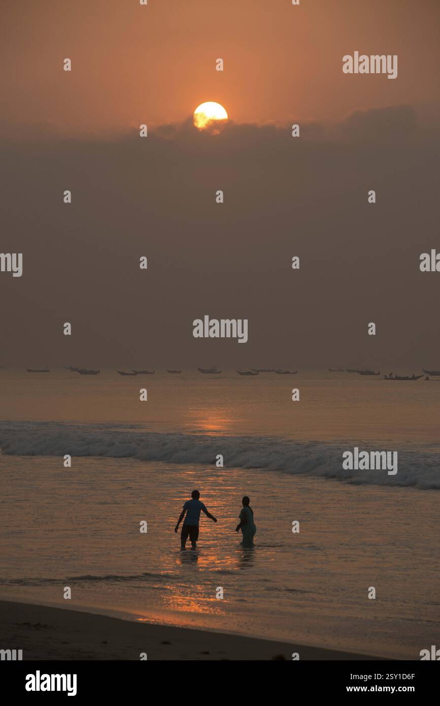 Asian people bathing in sea hi-res stock photography and images - Alamy