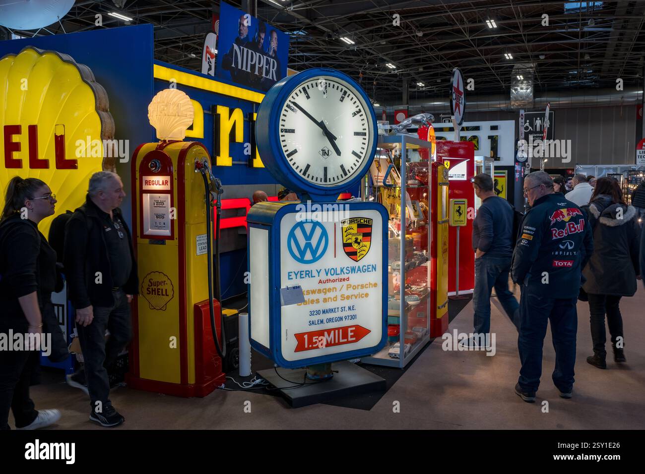 Vintage gas station hi-res stock photography and images - Alamy