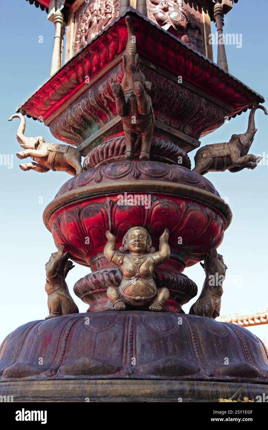 Column opposite to Main Brihadishwara temple TamilNadu India Asia Stock ...