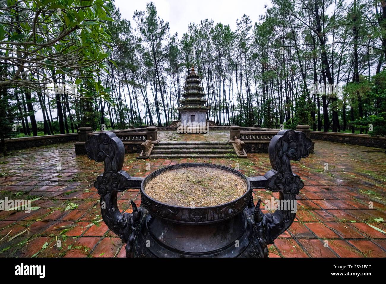 The building of a small pagoda inside the Temple of the Celestial Lady ...