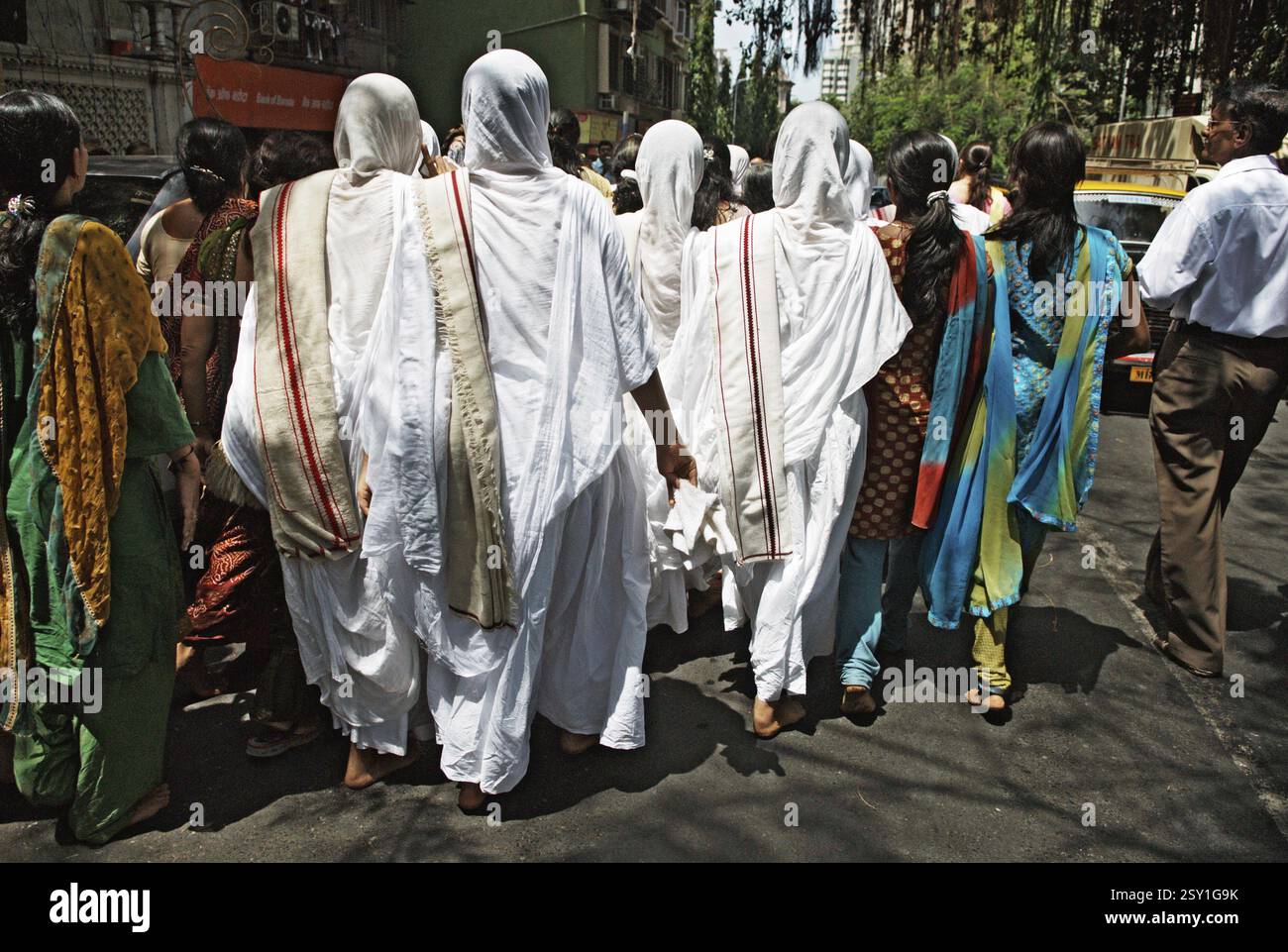 Jain sadhvis in diksha procession, Bombay Mumbai, Maharashtra, India 16-May-2009 Stock Photo - Alamy