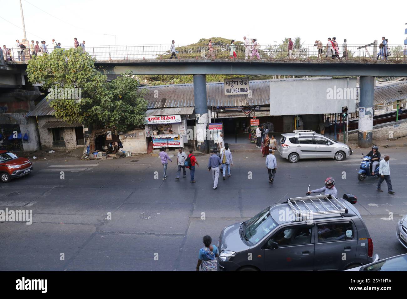 Matunga railway station, Mumbai, Maharashtra, India, Asia Stock Photo ...