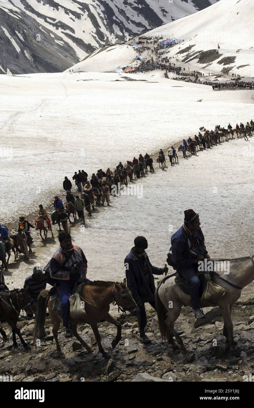 Pilgrim mahagunas pass to ganesh top, amarnath yatra, Jammu Kashmir ...