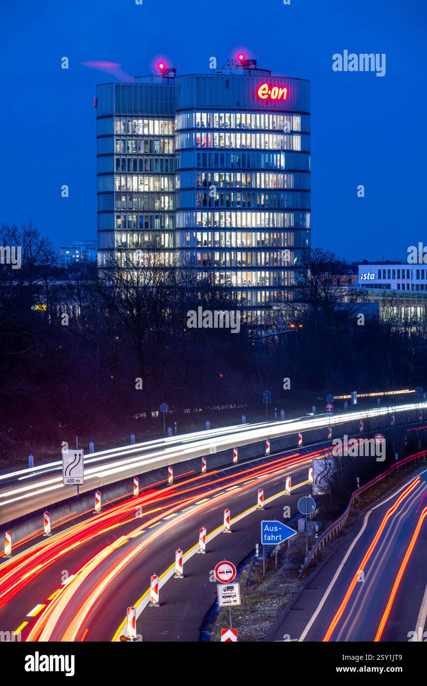 E.ON Hauptsitz, Konzernzentrale in Essen-Rüttenscheid, Autobahn A52 ...