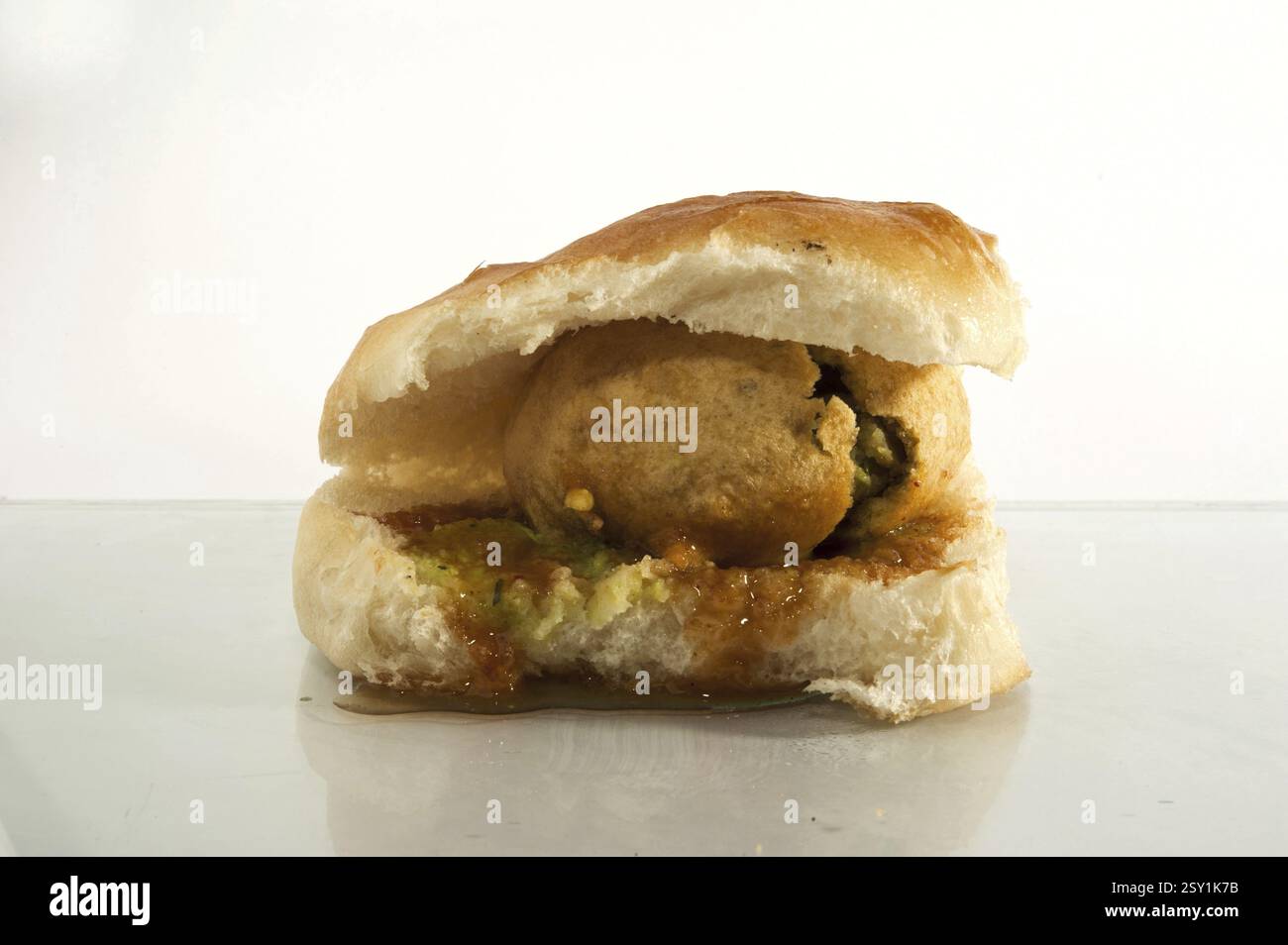 Indian snack food Vada Pav Stock Photo - Alamy