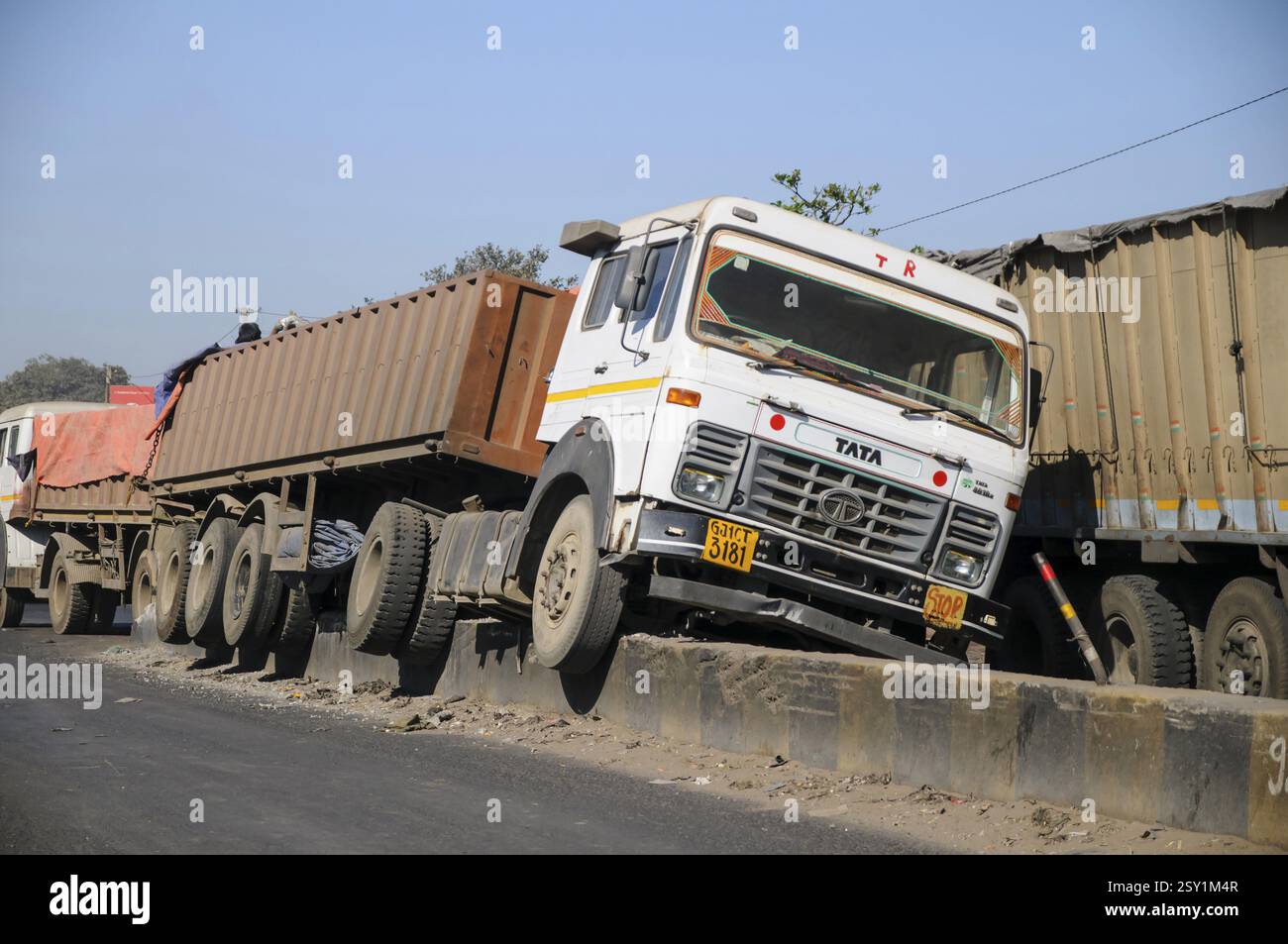 Indian truck accident hi-res stock photography and images - Alamy