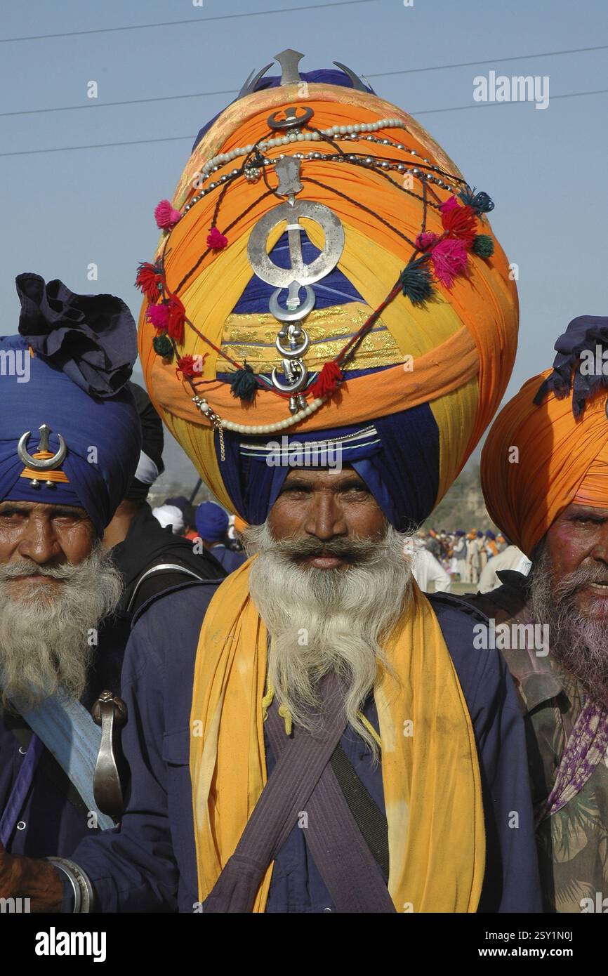 Nihang sikh, golden temple, amritsar, punjab, india, asia Stock Photo ...