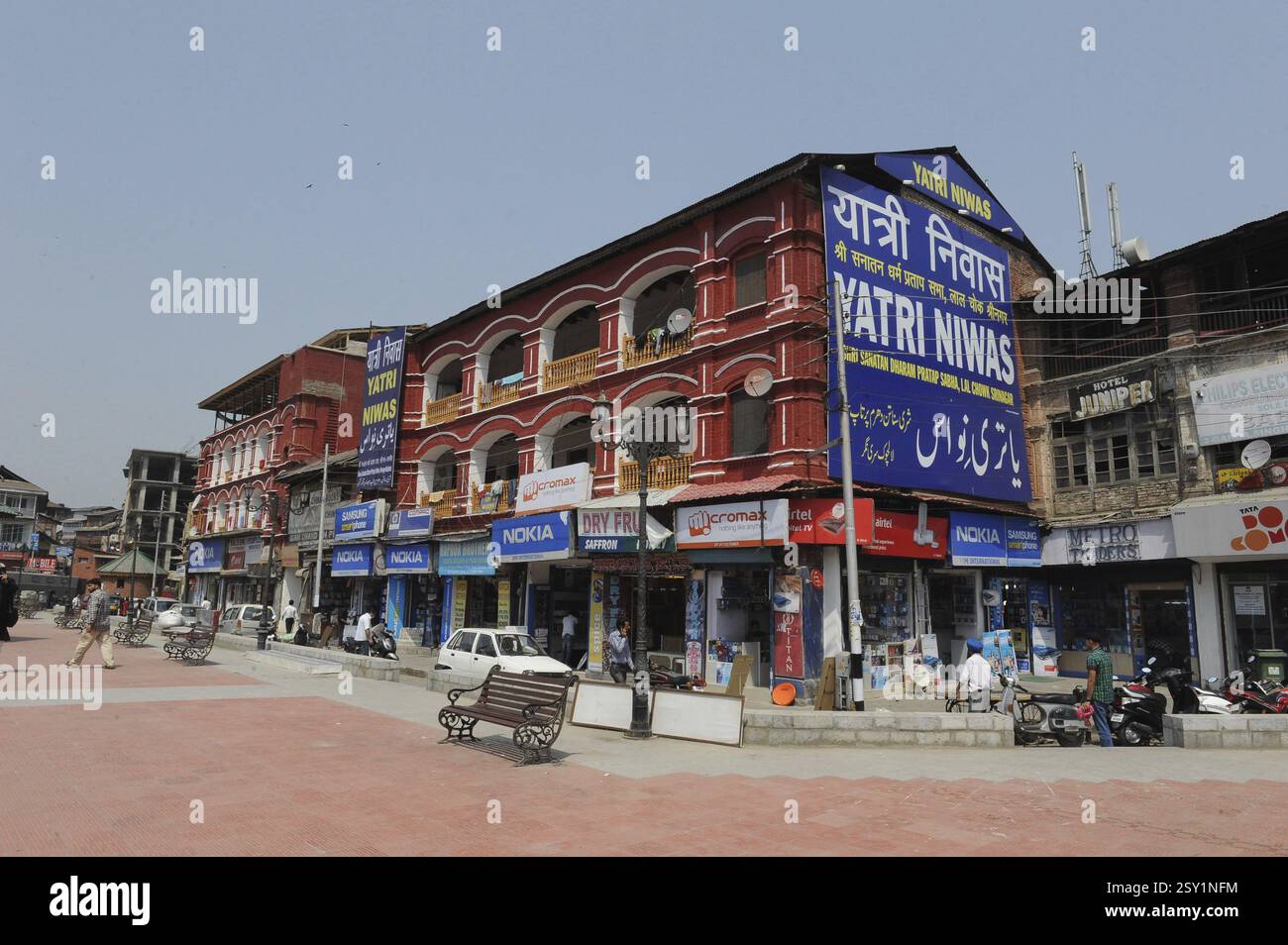 Srinagar street road kashmir hi-res stock photography and images - Alamy