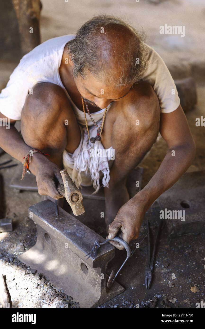 Man making wrought craft, bastar, chhattisgarh, india, asia Stock Photo ...