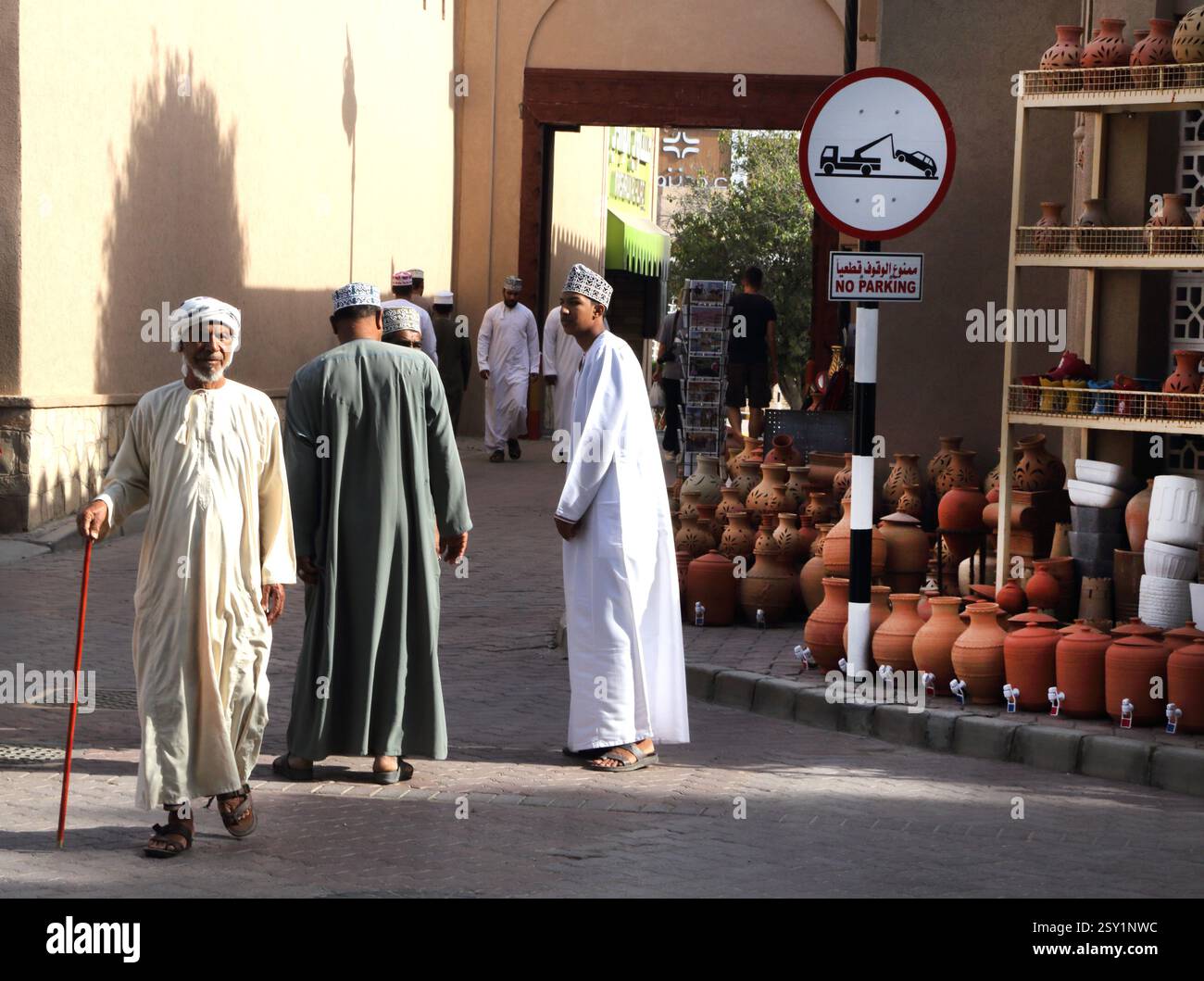 Omani Men walking around Nizwa Market (Souk) Oman Stock Photo - Alamy