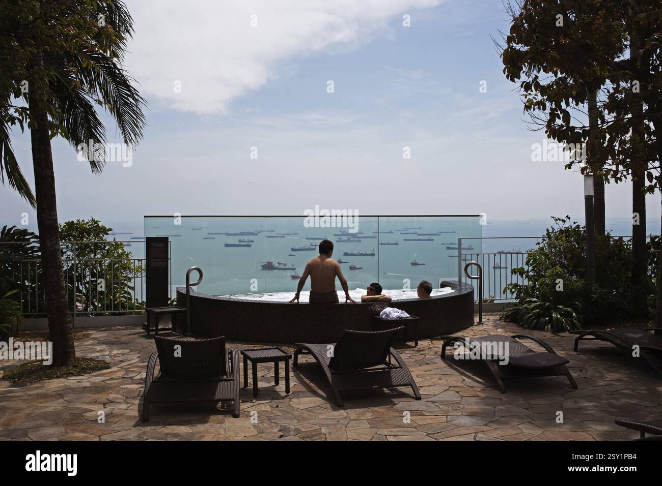 Marina bay sands, infinity pool, singapore Stock Photo - Alamy