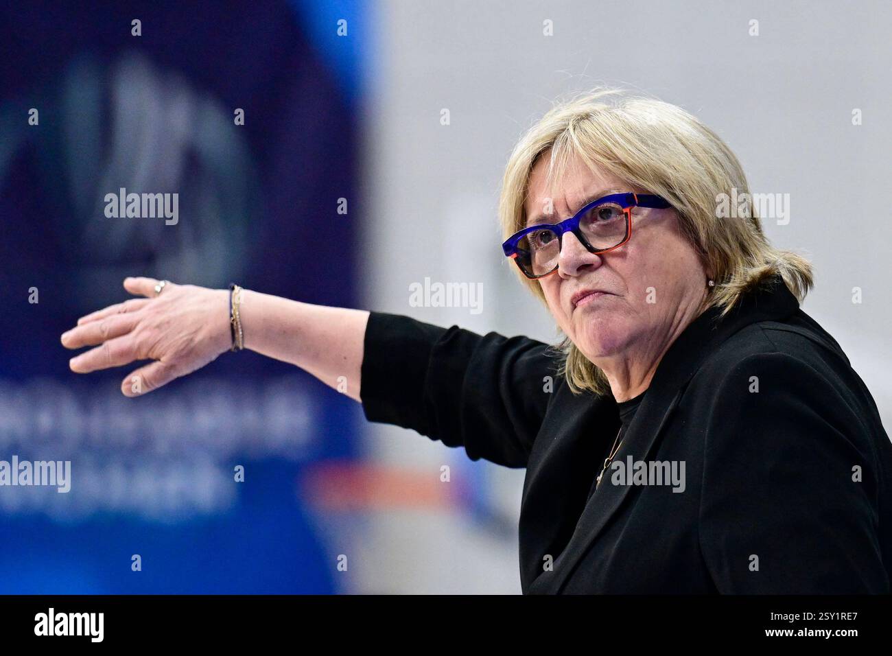 Prague, Czech Republic. 26th Feb, 2025. Coach Natalia Hejkova (Praha ...