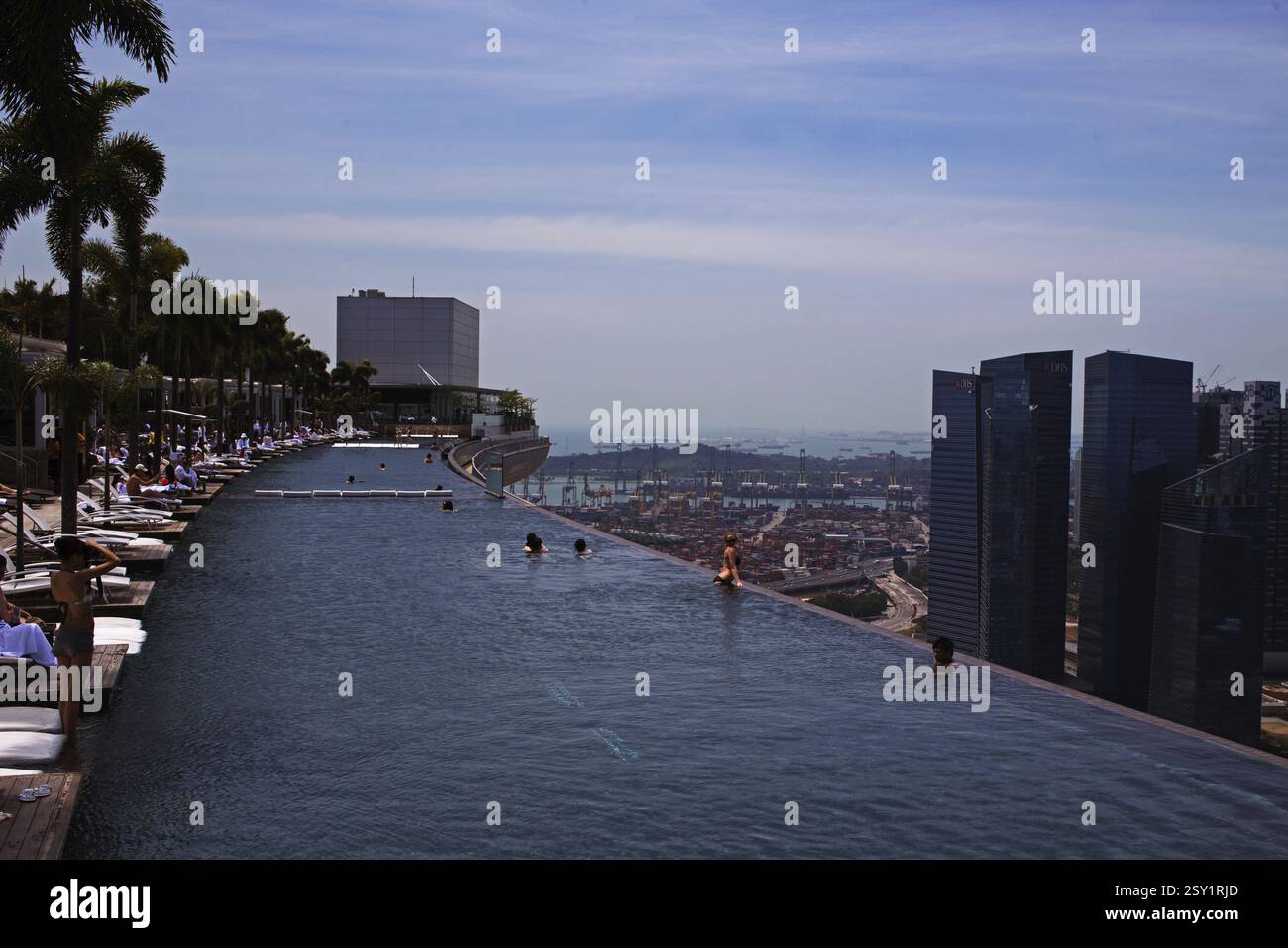 Marina bay sands, infinity pool, singapore Stock Photo - Alamy