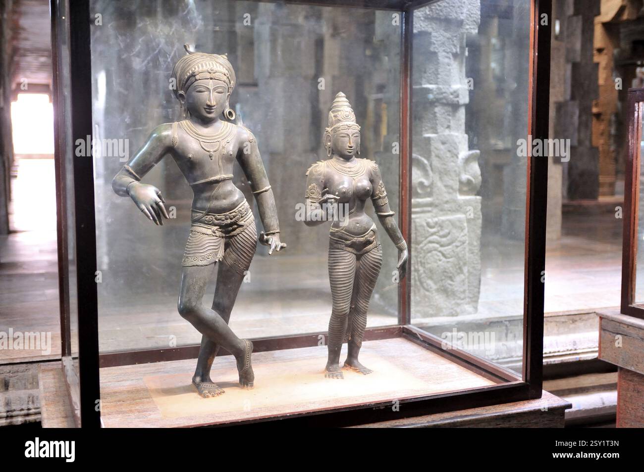 Bronze sculpture of Shiva parvati chola dynasty in meenakshi temple ...