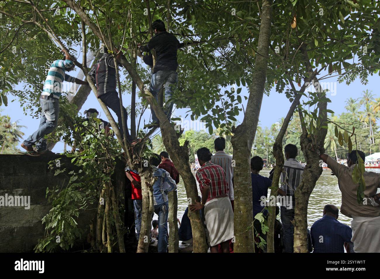 Spectators watch boat Racing in Punnamada Lake at Alleppey Kerala India ...