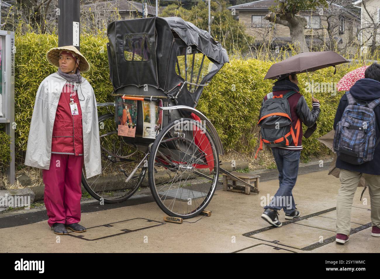 Hand rickshaw puller, kamakura, japan Stock Photo - Alamy