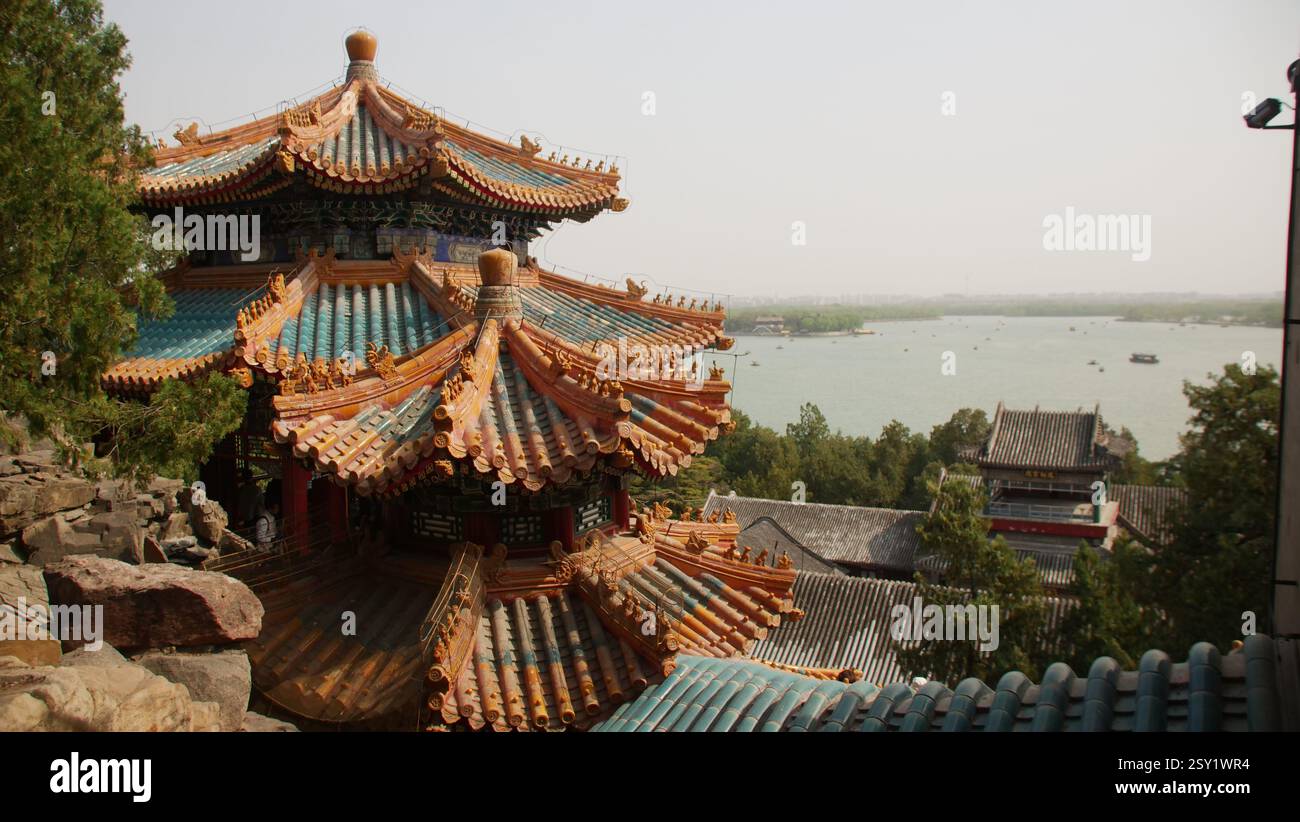 Summer palace Beijing and the Kunming lake Stock Photo - Alamy