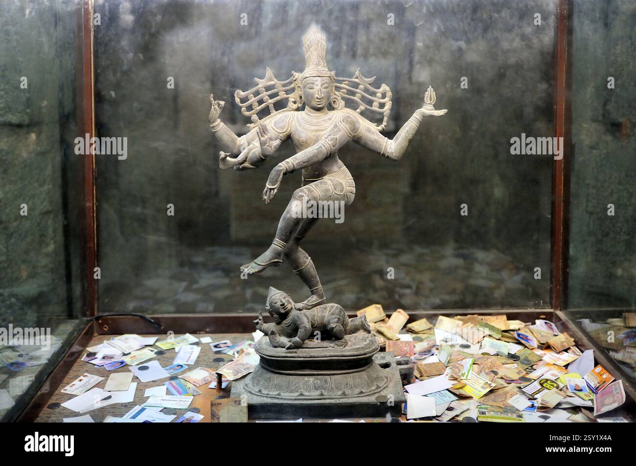 Bronze statue of dancing pose nataraja chola dynasty in meenakshi ...