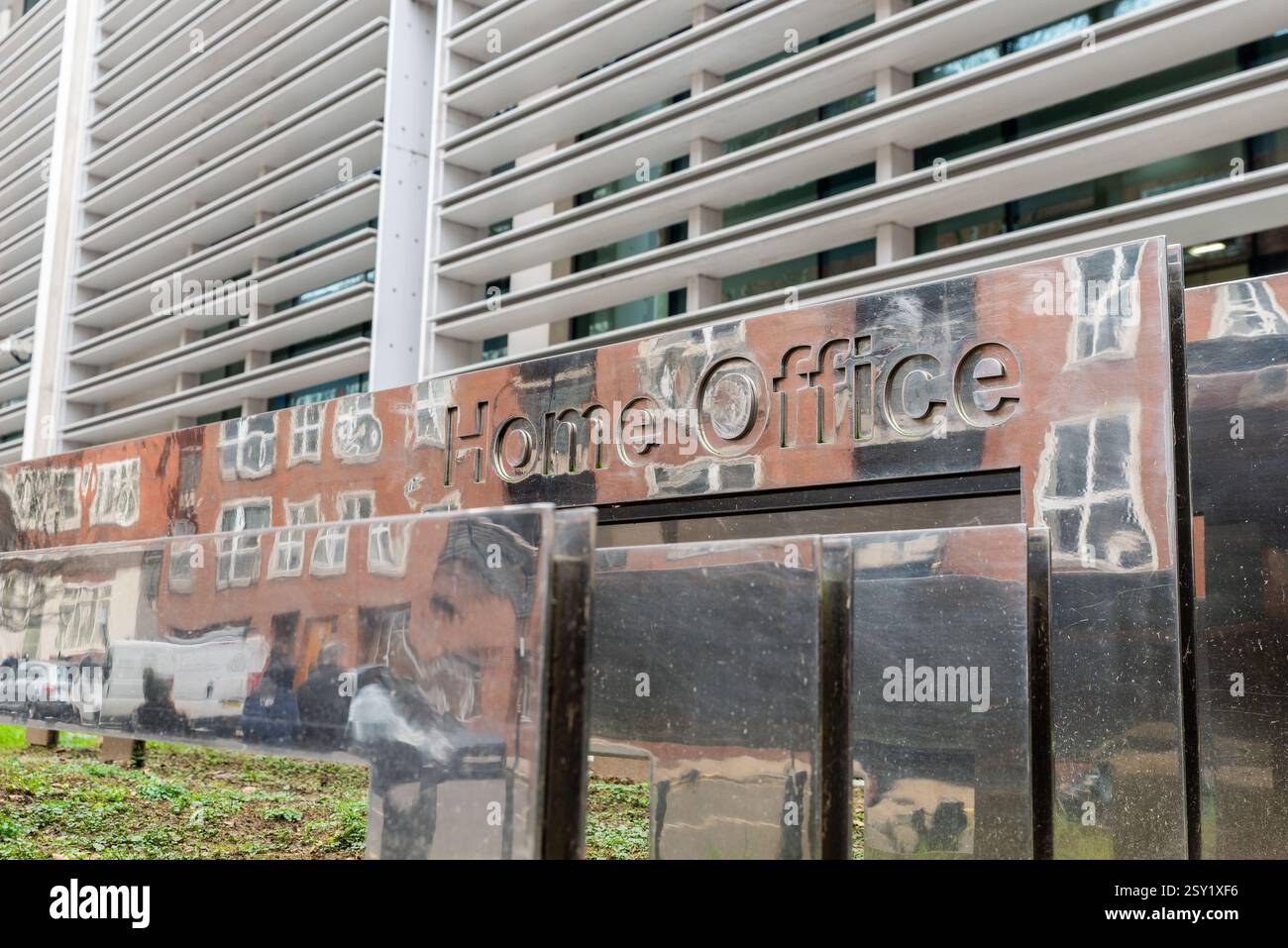 Home Office sign. 2 Marsham Street office building in the City of ...