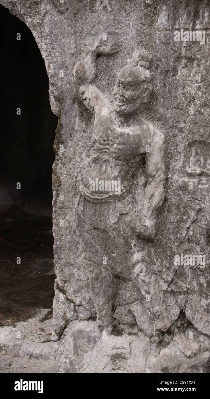 Small buddha at the Longmen grottoes Stock Photo - Alamy
