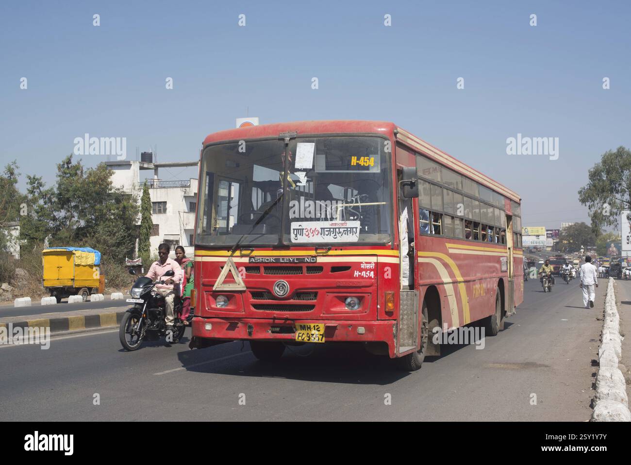 Pune bus hi-res stock photography and images - Alamy