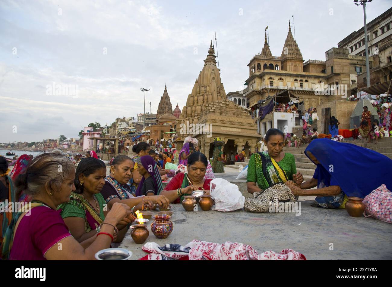 Kashi karvat temple, varanasi, uttar pradesh, india, asia Stock Photo ...
