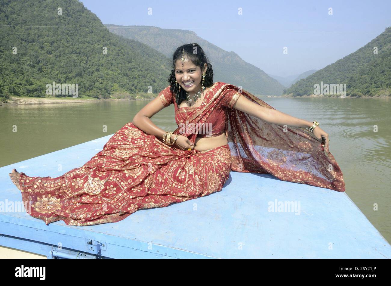 Girl wearing Saari and giving pose at Papi Hills Rajahmundry Andhra ...